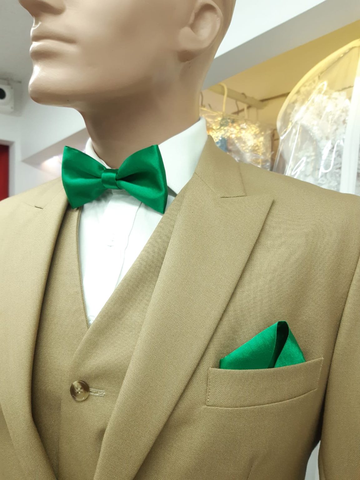 Corbatín y pañuelo verde Ref COBT-164002 – El Taller de la Novia